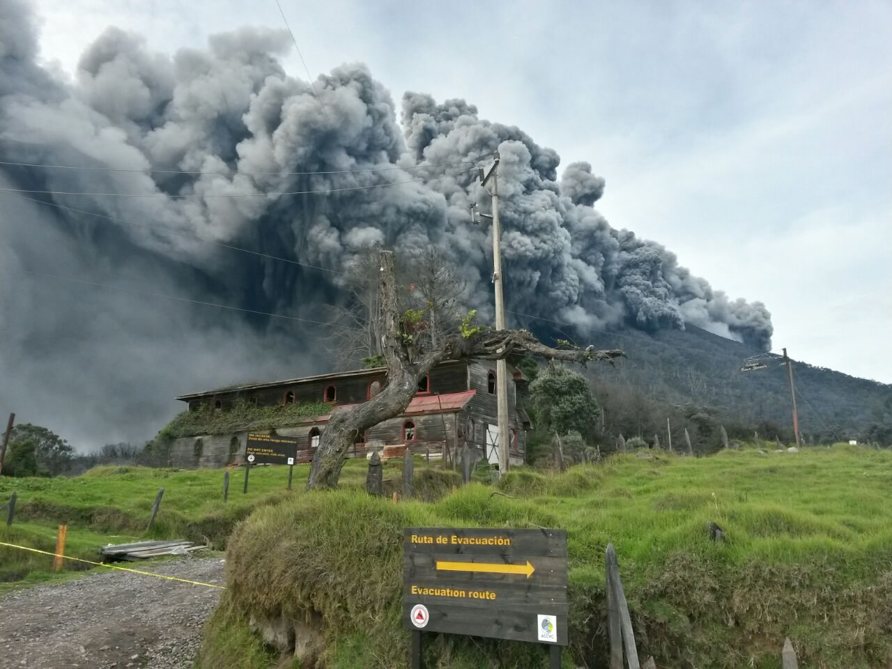 Costa Rica reporta dos erupciones del volcán Turrialba - Doble Llave